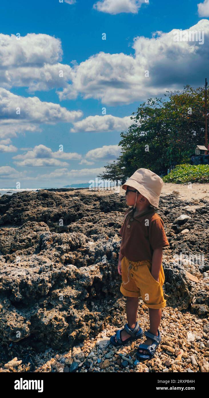 Kids at the beach hi-res stock photography and images - Alamy