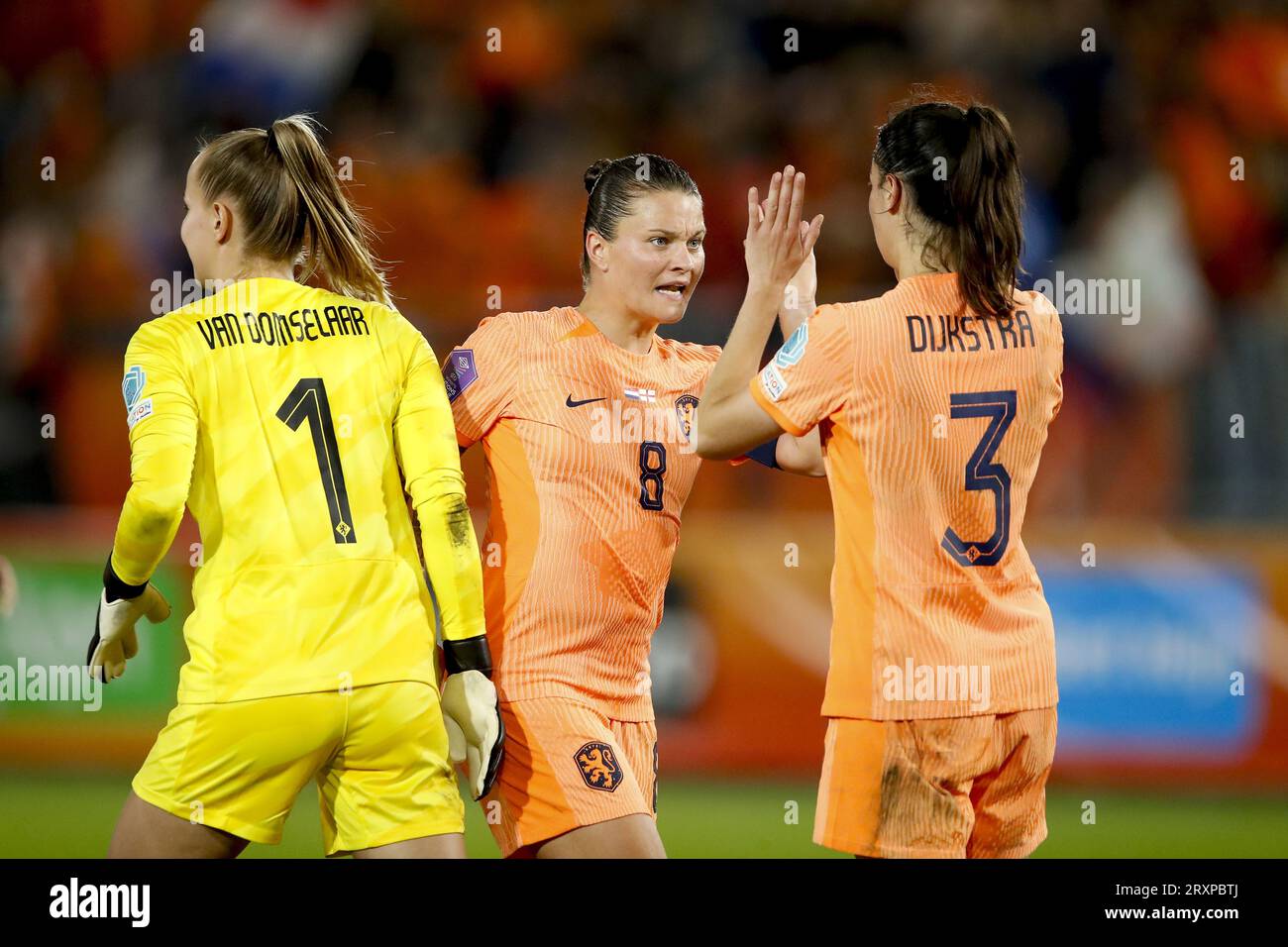 UTRECHT - (l-r) Holland women goalkeeper Daphne van Domselaar, Sherida ...