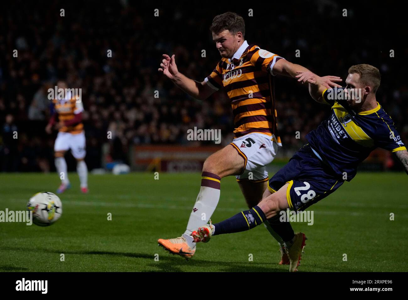 Lewis O'Brien #28 of Middlesbrough shoots past Matthew Platt #5 of ...