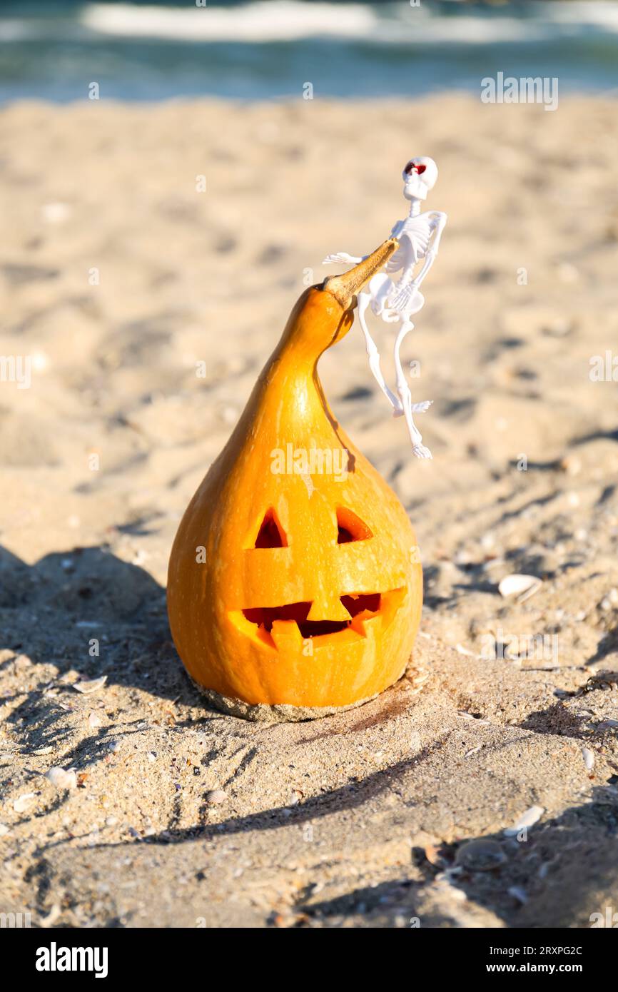 Skeleton sunbathing hi-res stock photography and images - Alamy