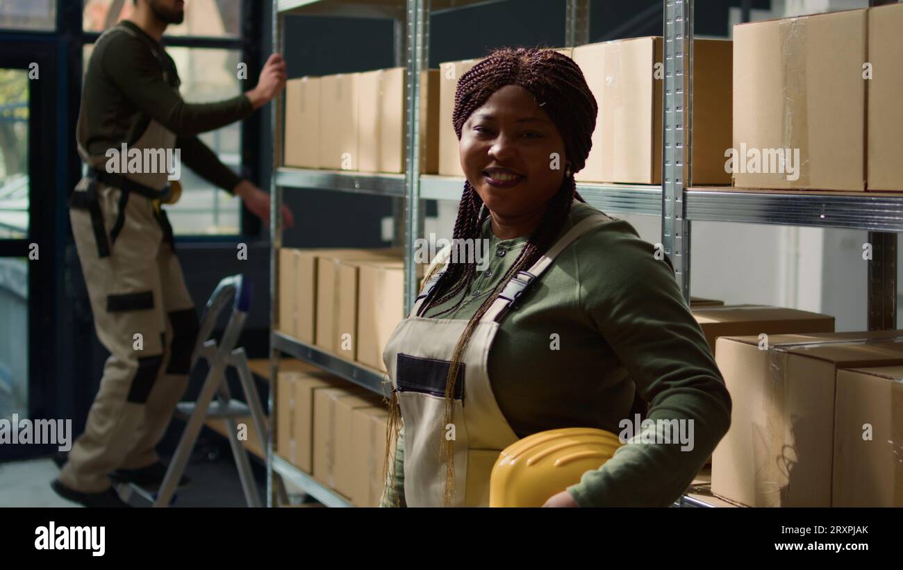 African staff shelves store hi-res stock photography and images - Alamy