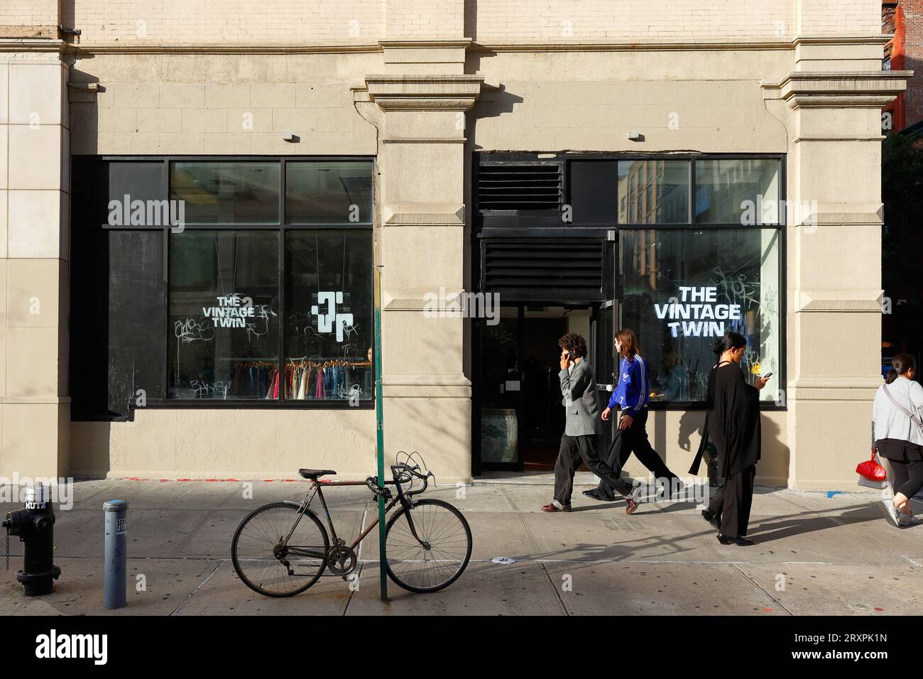 The Vintage Twin, 69 Orchard St, New York. NYC storefront photo of a ...