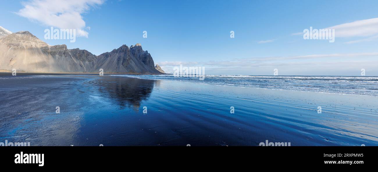 Panoramic view of stokksnes sand beach in icelandic landscape ...