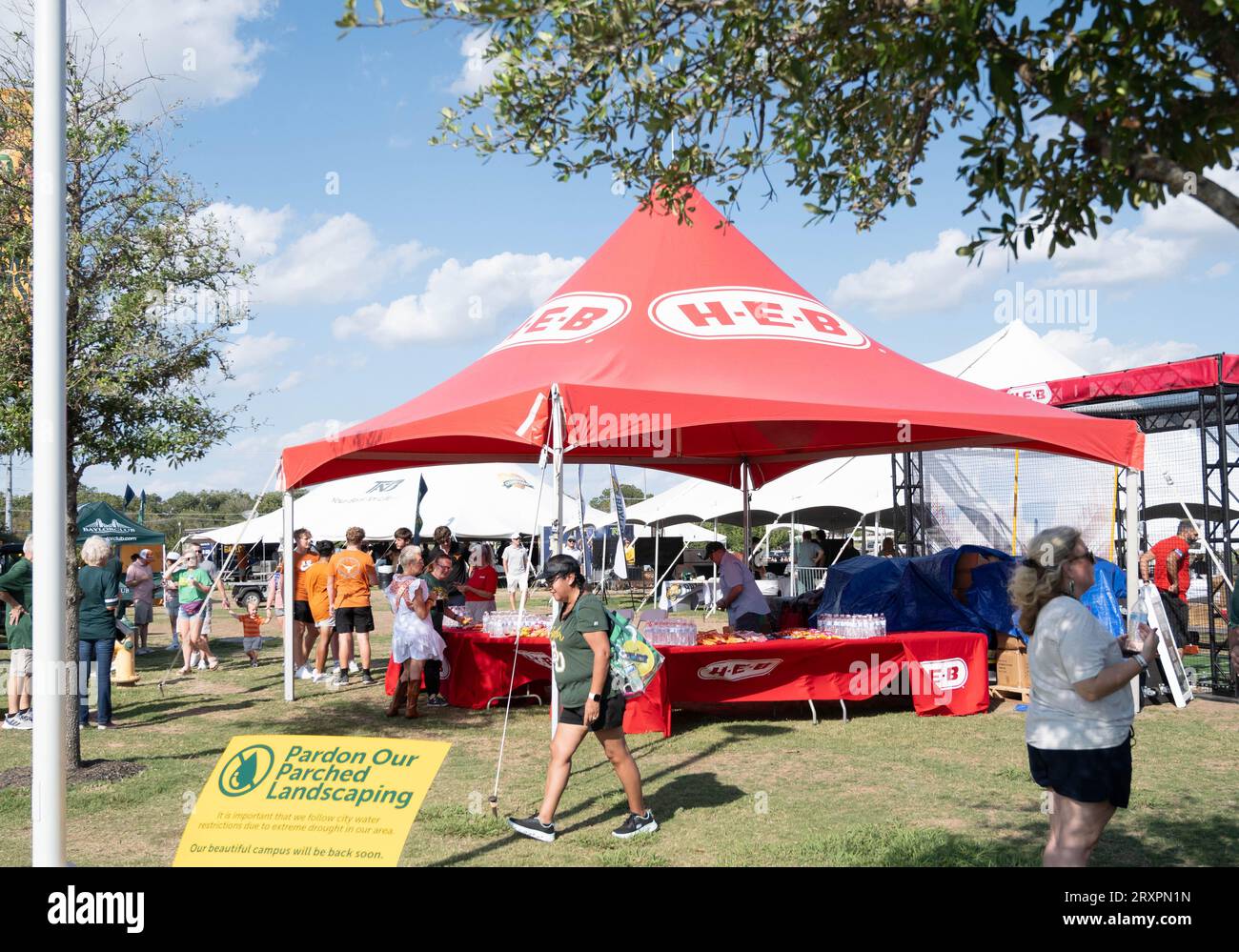 Waco, Texas, USA. 23rd Sep, 2023. H-E-B hands out wanter and snacks ...