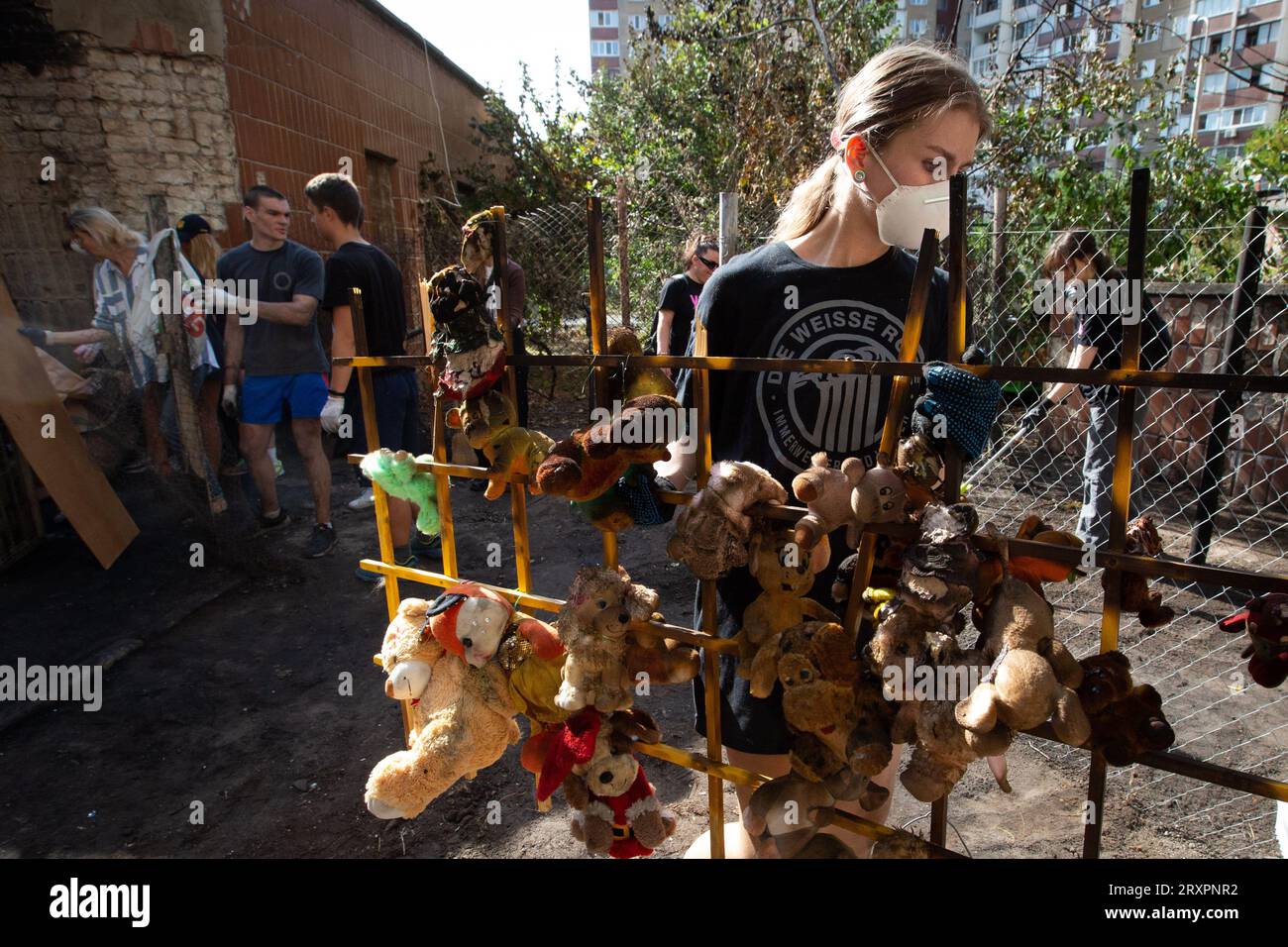 Kyiv, Ukraine. 25th Sep, 2023. A girl carries toys for cats that burned ...