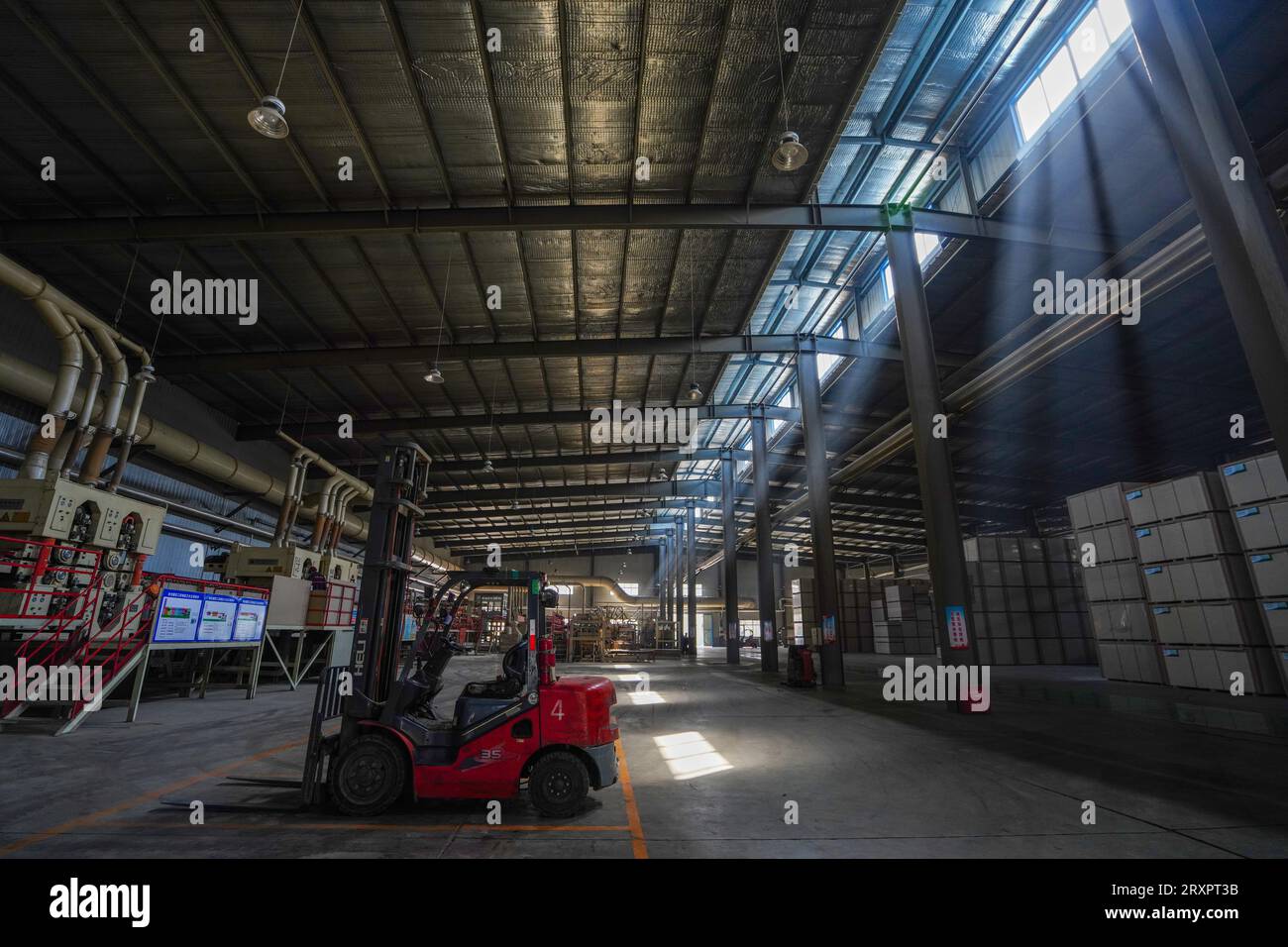 Processing production hi-res stock photography and images - Alamy