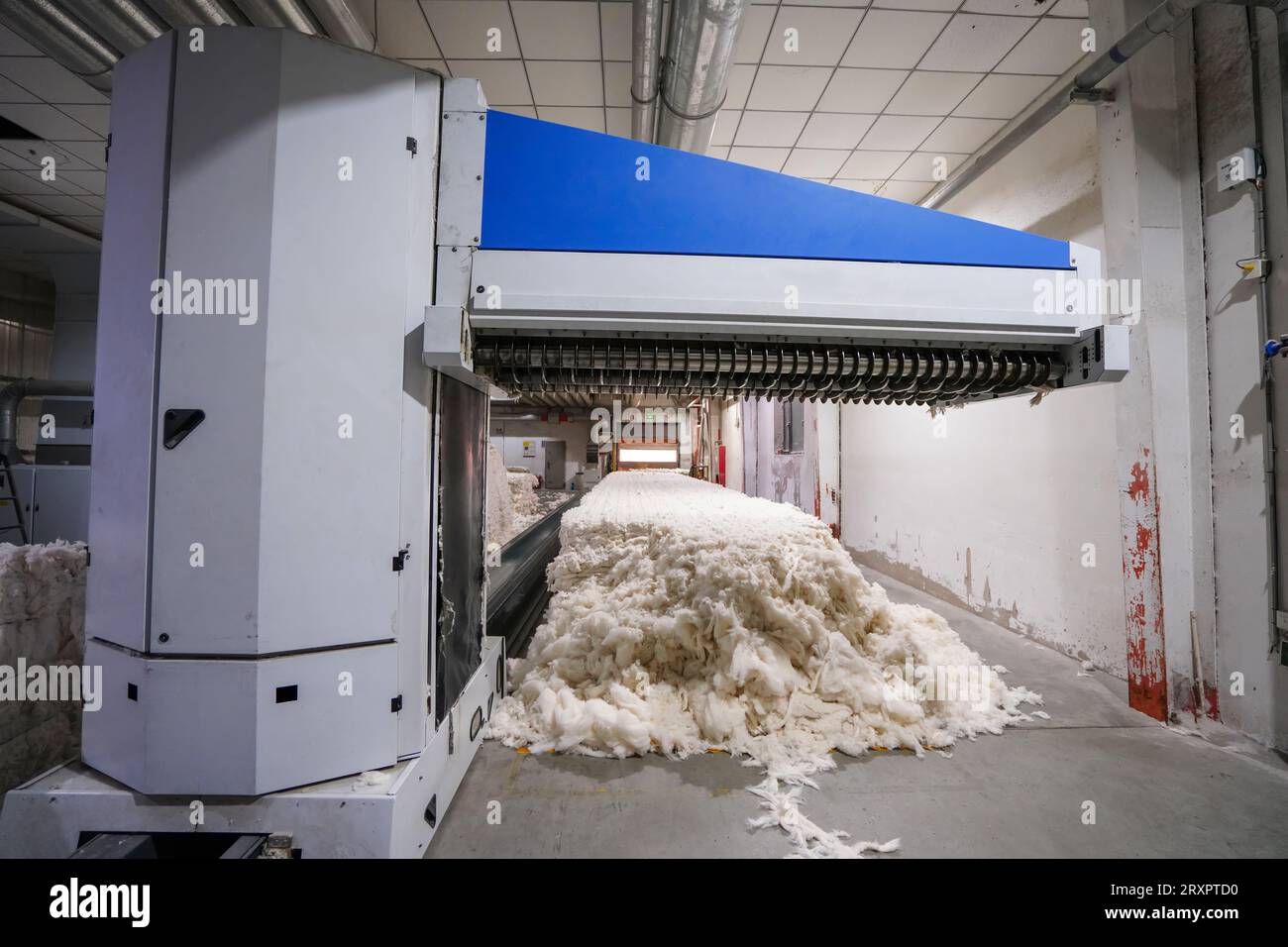 Cotton spinning machinery hi-res stock photography and images - Alamy