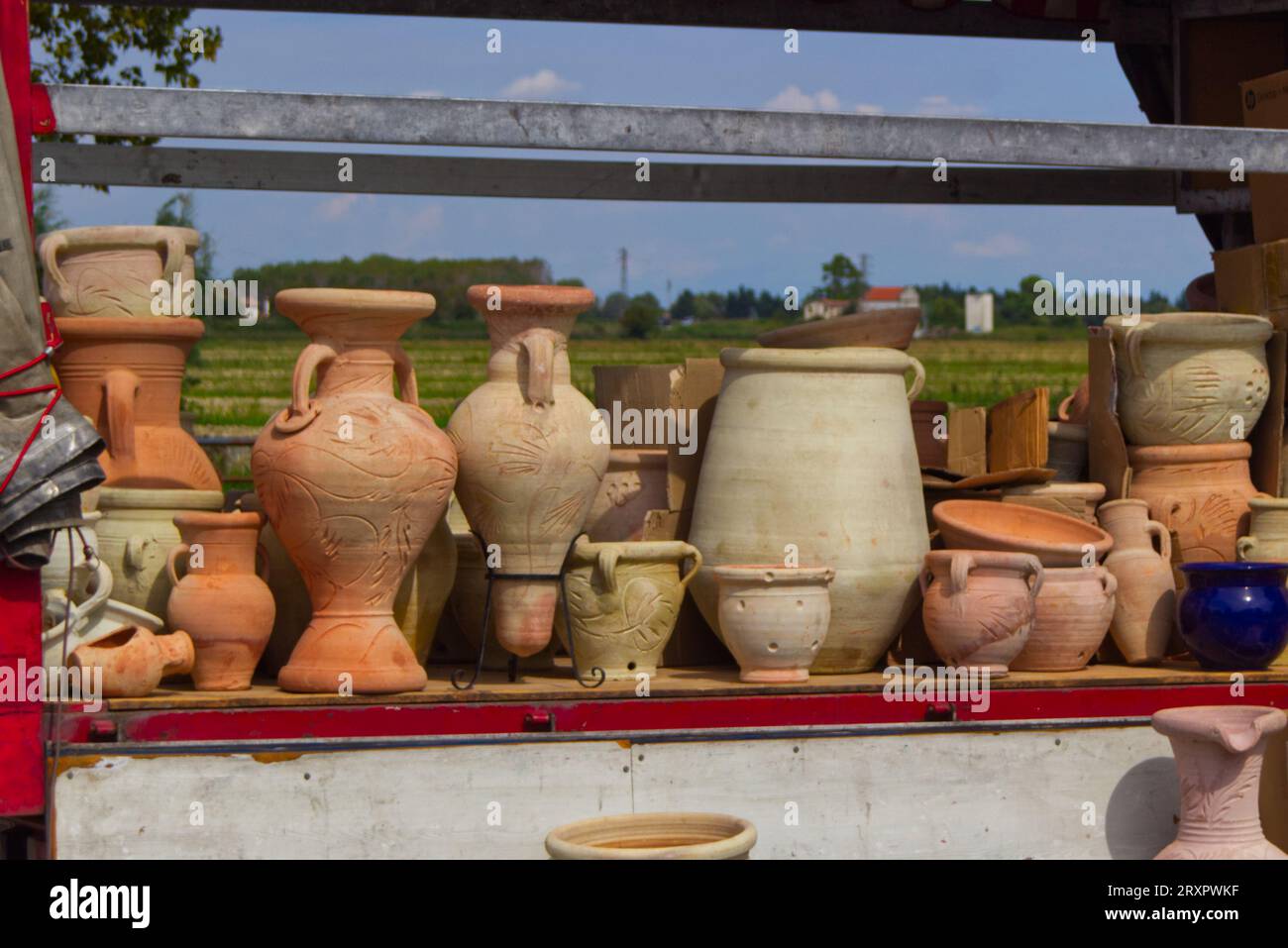 Handmade italian pottery hi-res stock photography and images - Alamy