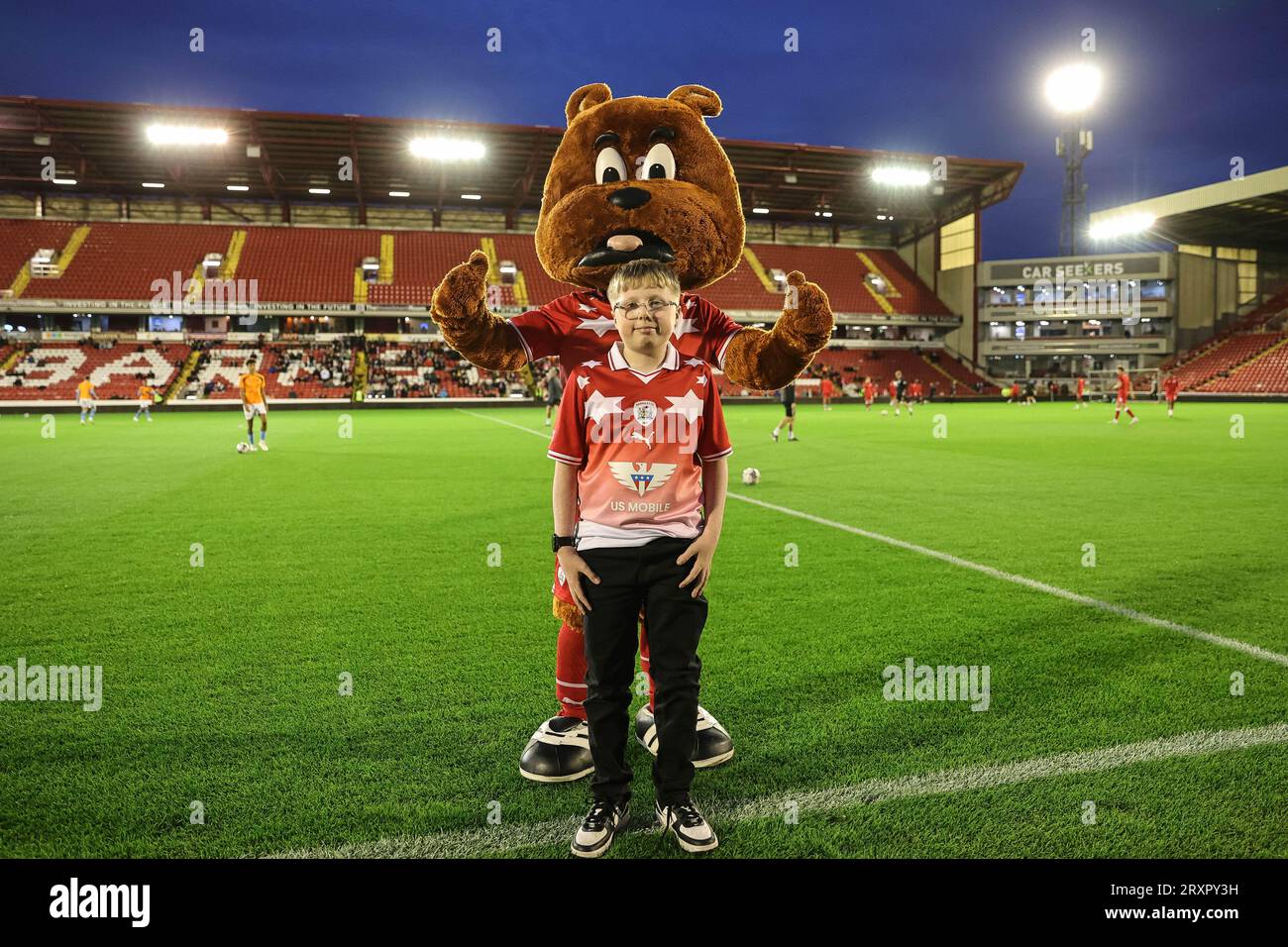 Manchester united mascot hi-res stock photography and images - Alamy