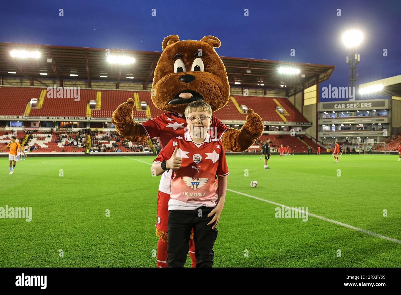 Manchester united mascot hi-res stock photography and images - Alamy