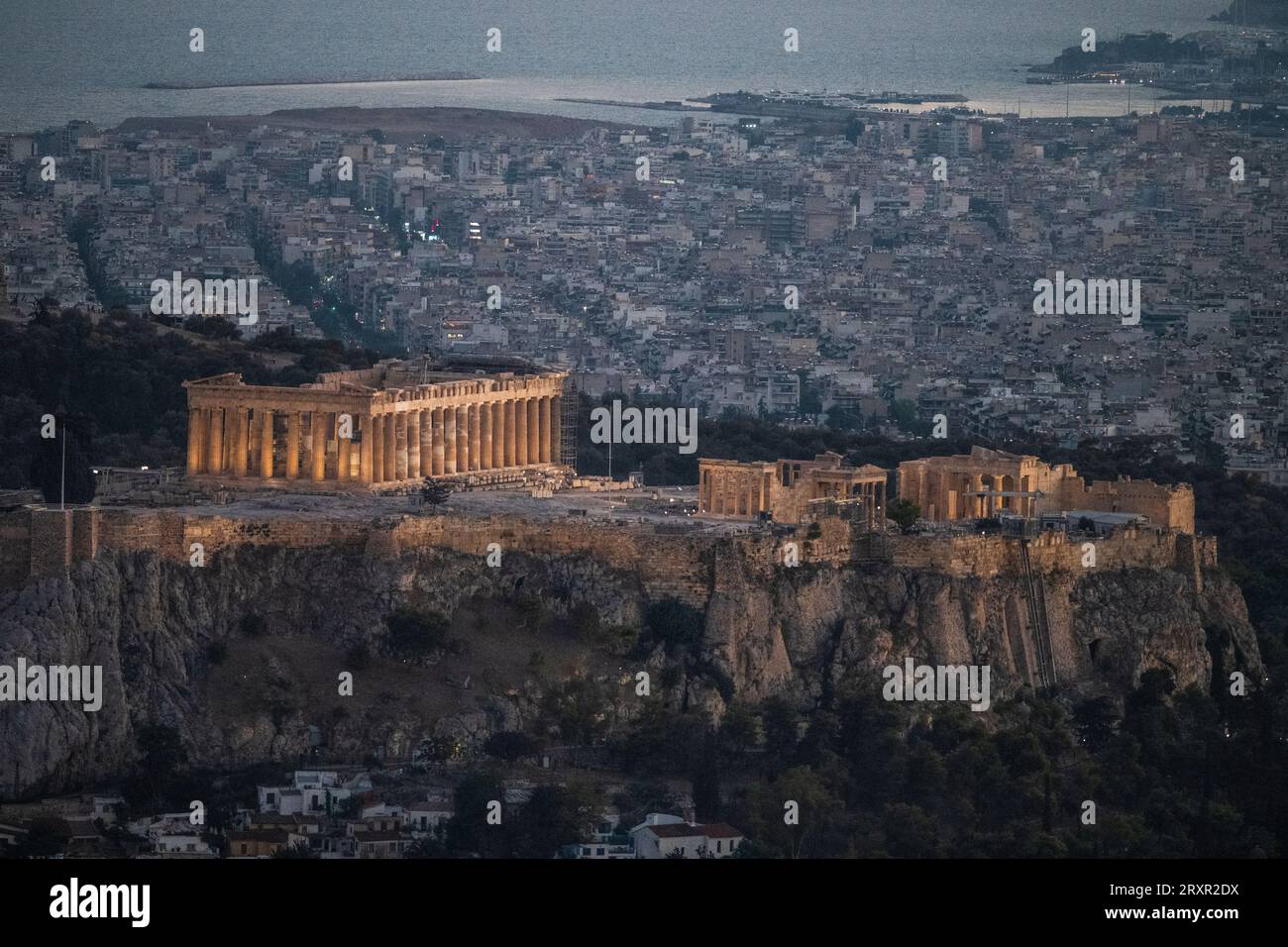 Sunset in Athens, view from Lycabettus Mountain with the Acropolis and the Parthenon at twilight ...