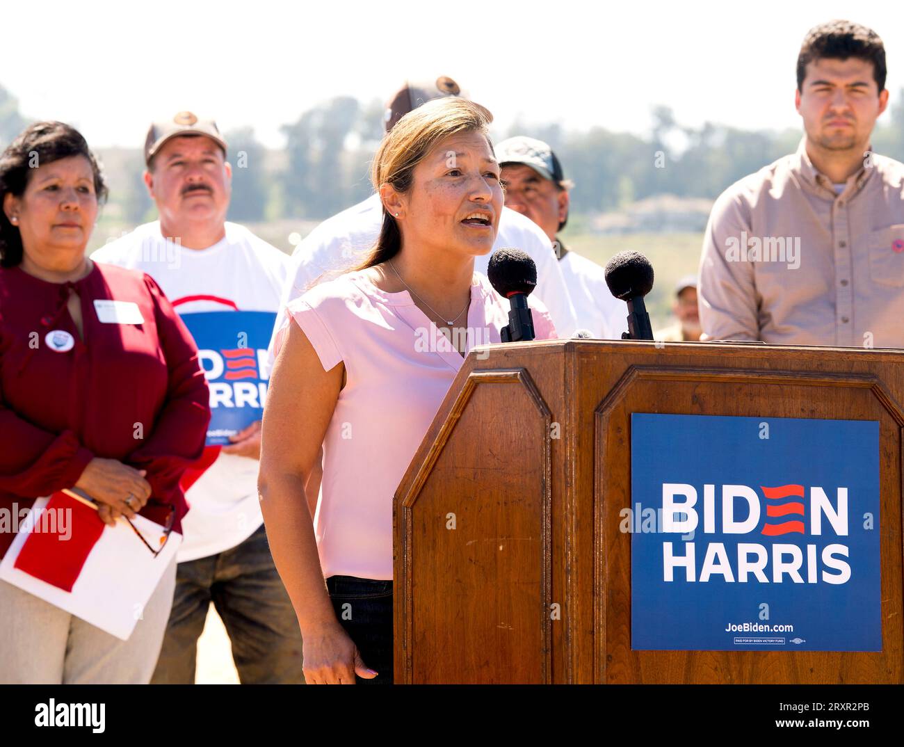 Julie chavez rodriguez harris manager hi-res stock photography and ...
