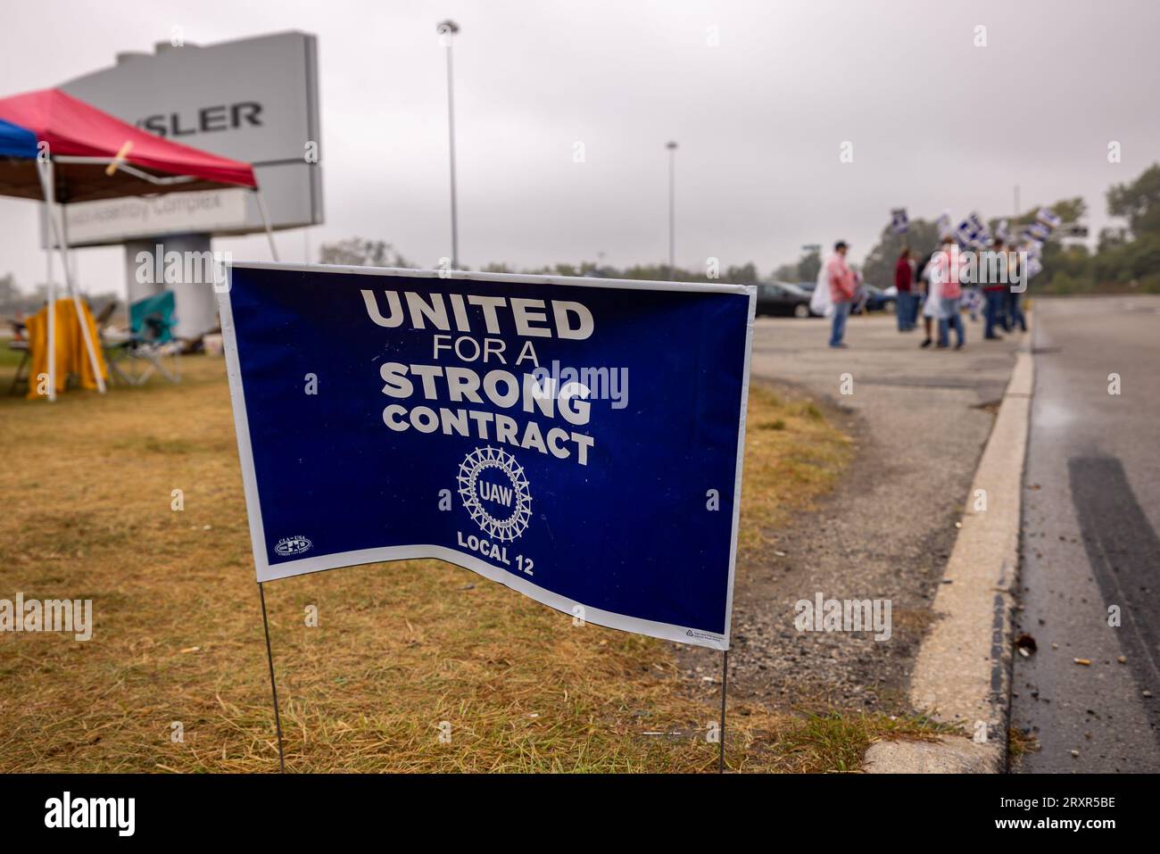 Toledo, Ohio, USA. 25th Sep, 2023. Members of the United Auto Workers ...