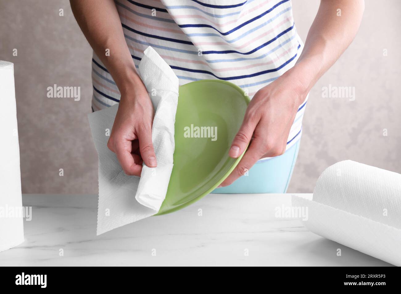 Wiping plate hi-res stock photography and images - Alamy