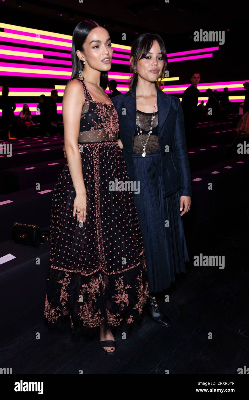 Paris, Frankreich. 26th Sep, 2023. Jenna Ortega and Rachel Zegler attend DIOR Spring/Summer 2024 ...