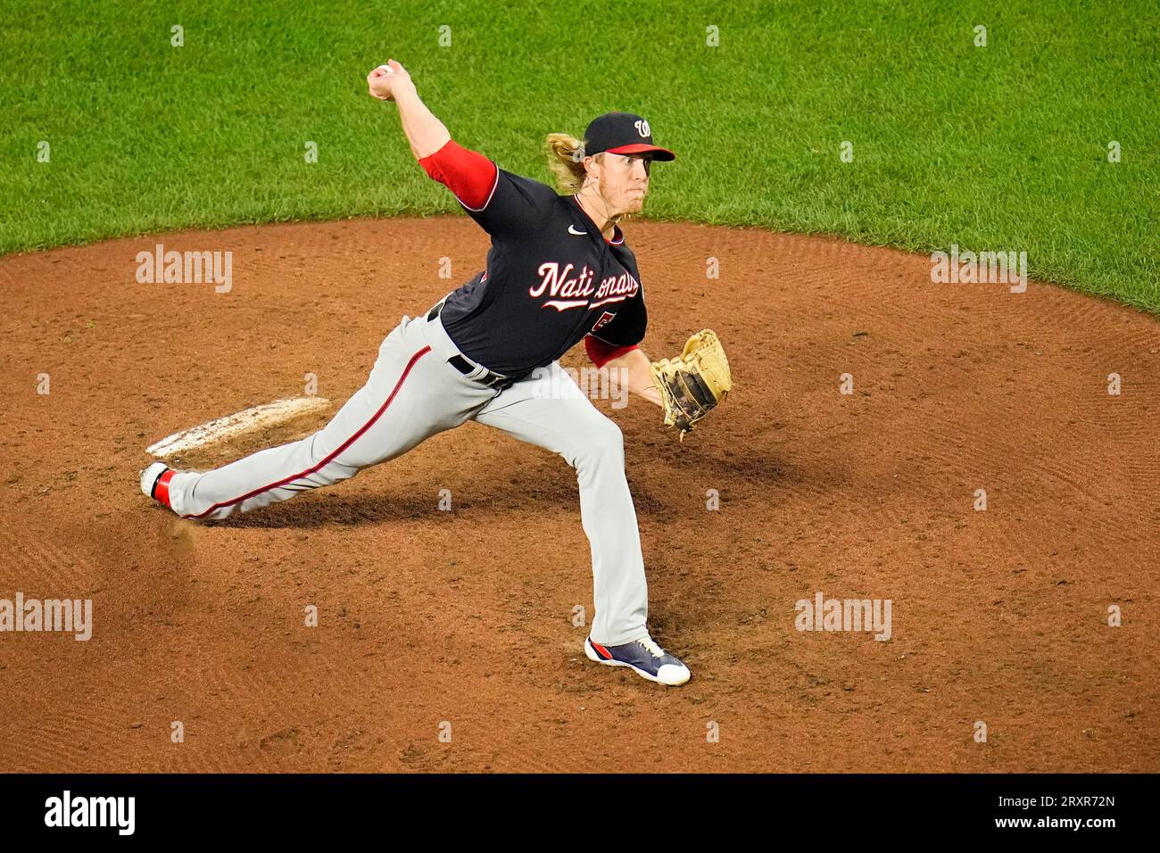 Washington Nationals relief pitcher Jordan Weems throws to the ...