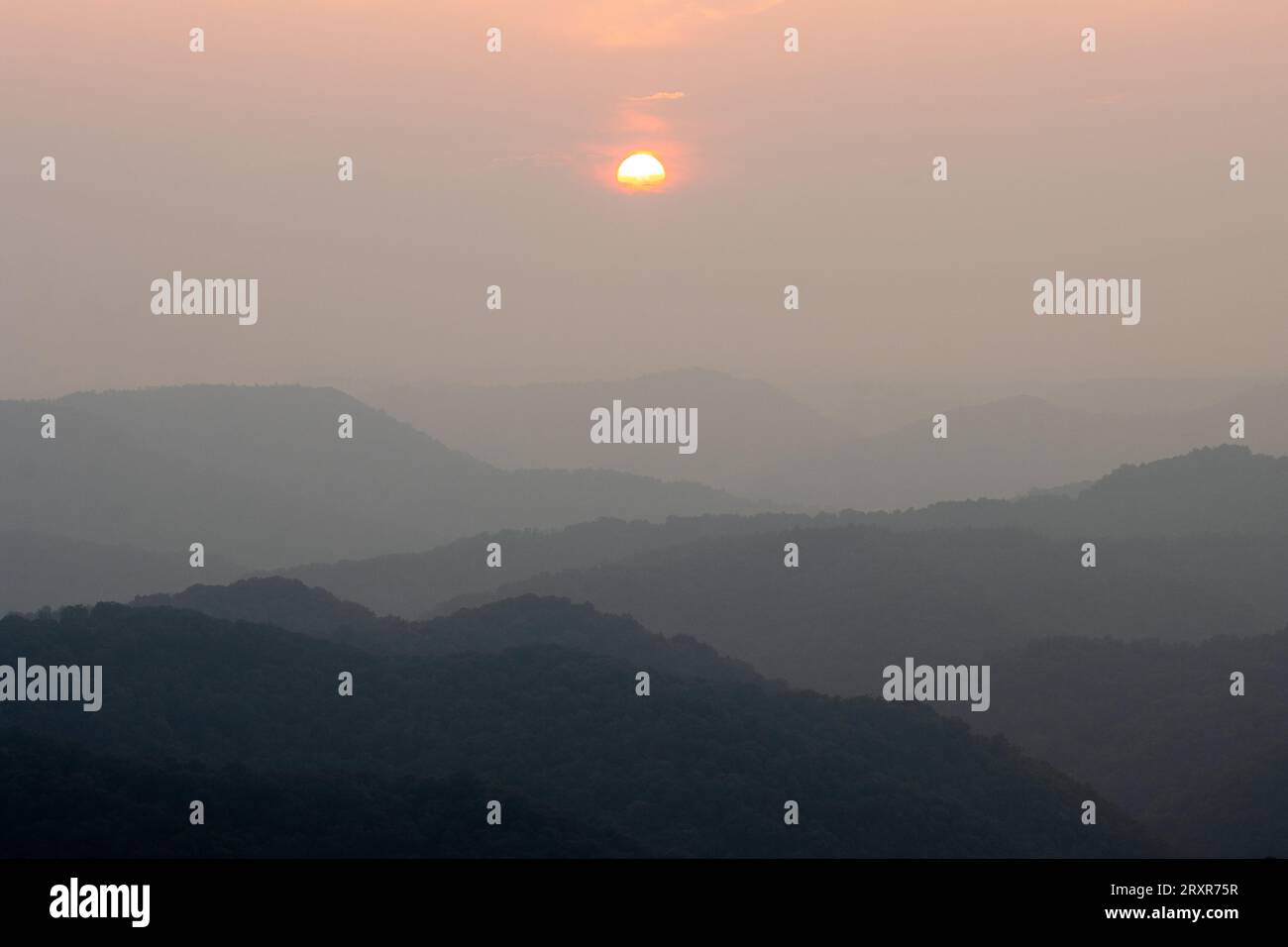 Golden hour sun sets hi-res stock photography and images - Alamy