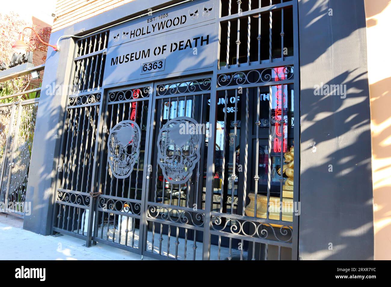 Hollywood Museum of Death at 6363 Selma Ave, Hollywood, Los Angeles ...