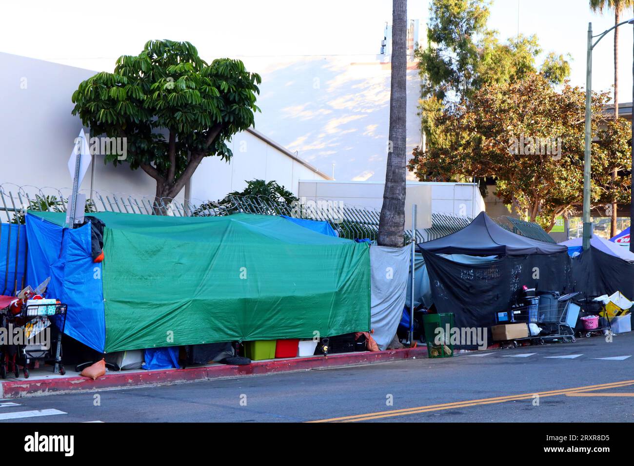 Los Angeles, California: Homeless houses in Los Angeles Stock Photo - Alamy