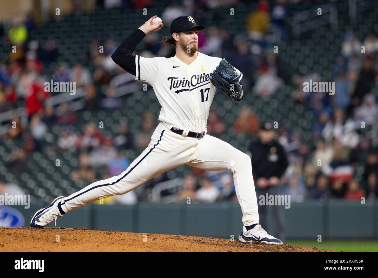 MINNEAPOLIS, MN - SEPTEMBER 26: Minnesota Twins starting pitcher Bailey ...