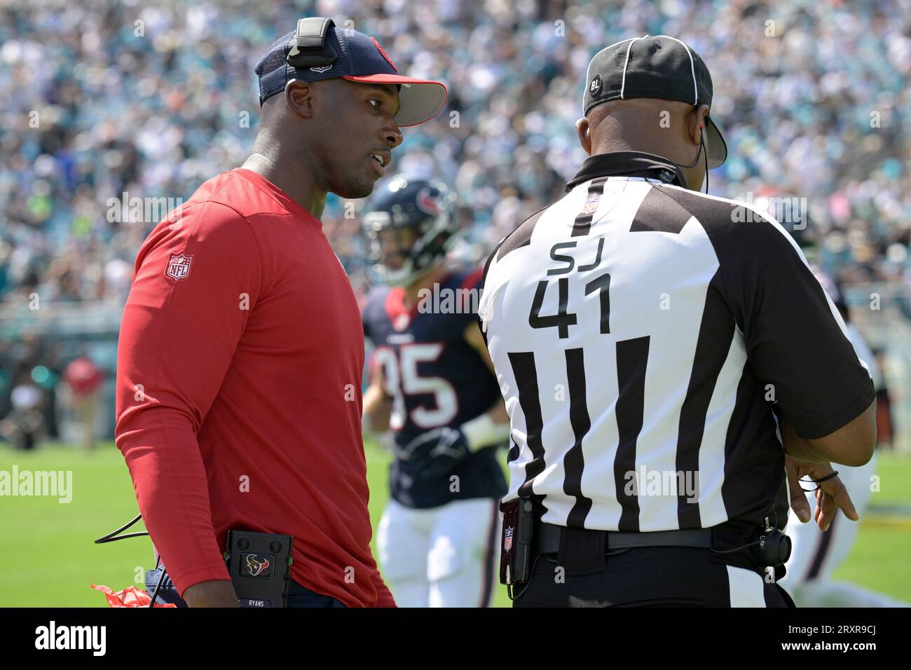 Houston Texans head coach DeMeco Ryans, left, talks with side judge ...