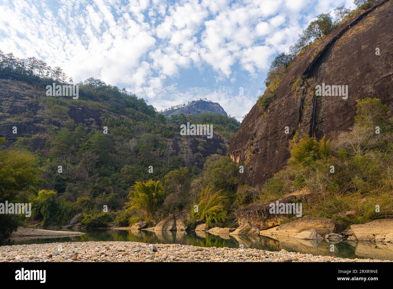Wuyi mountains cliffs hi-res stock photography and images - Alamy