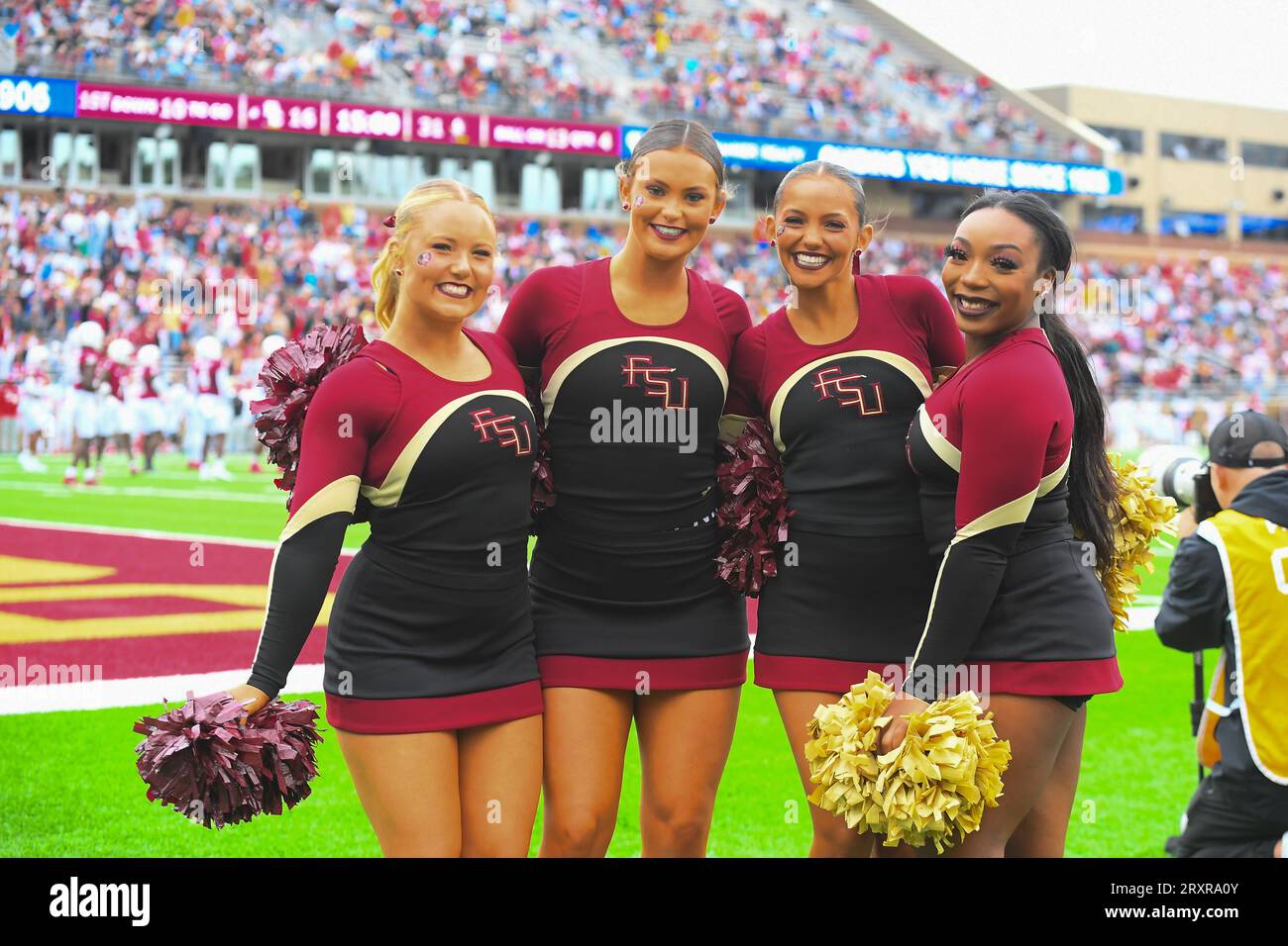 Seminoles football cheerleaders hi-res stock photography and images - Alamy