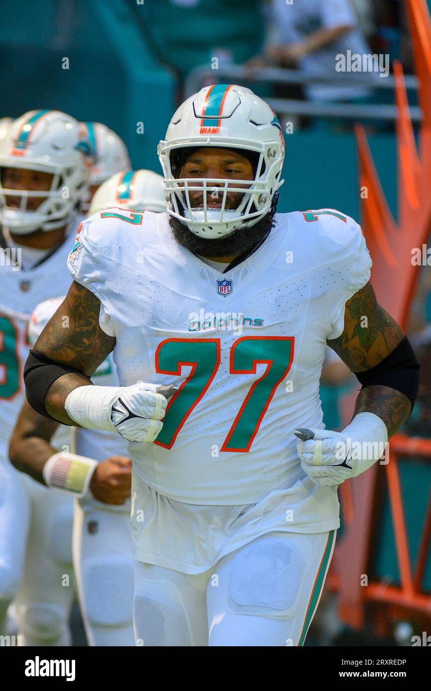 Miami Dolphins offensive lineman Isaiah Wynn (77) runs onto the field ...