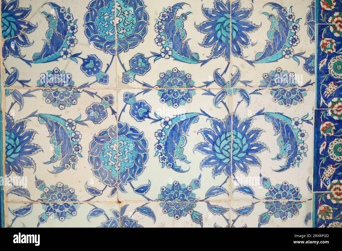 Blue turkish ceramics hi-res stock photography and images - Alamy