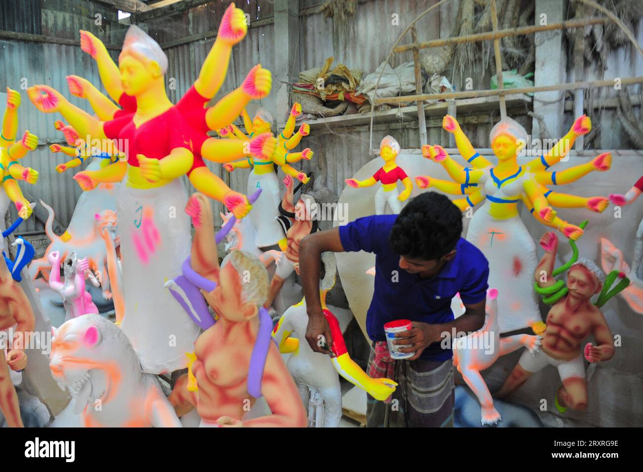 Non Exclusive: 23 September 2023 Sylhet-Bangladesh: An Idol Artist ...