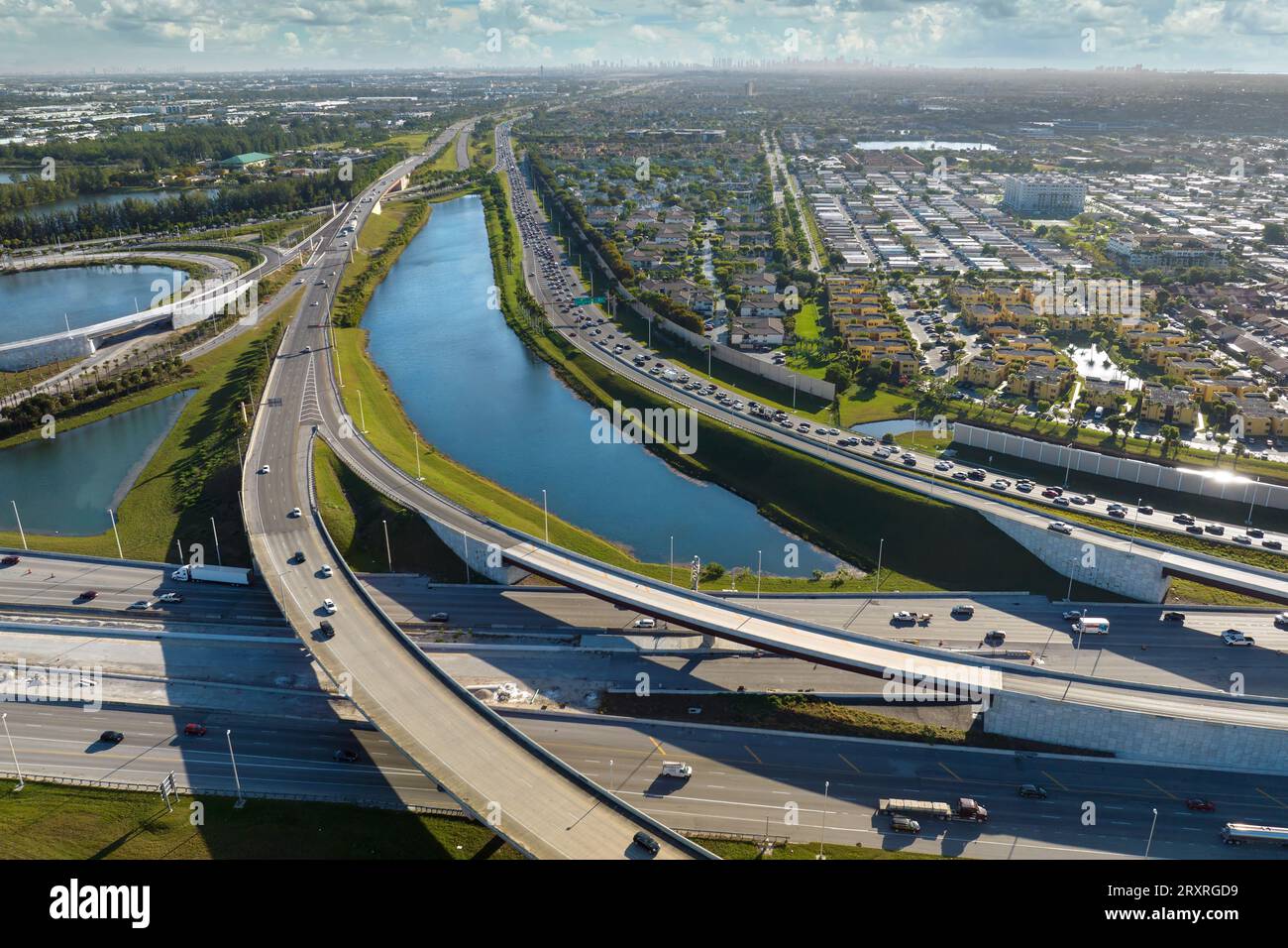 American highway many driving cars hi-res stock photography and images ...