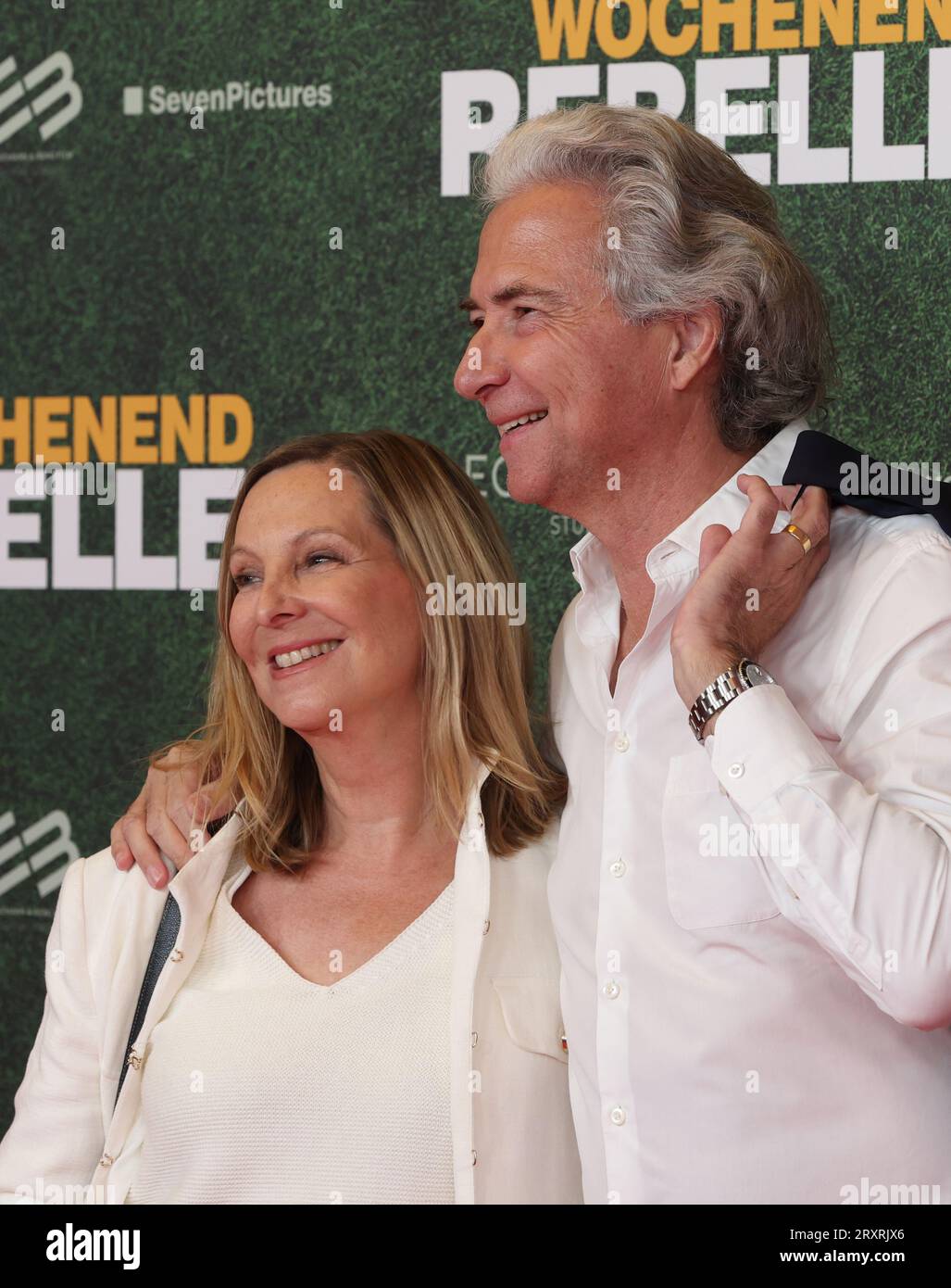 Cord stand hi-res stock photography and images - Alamy