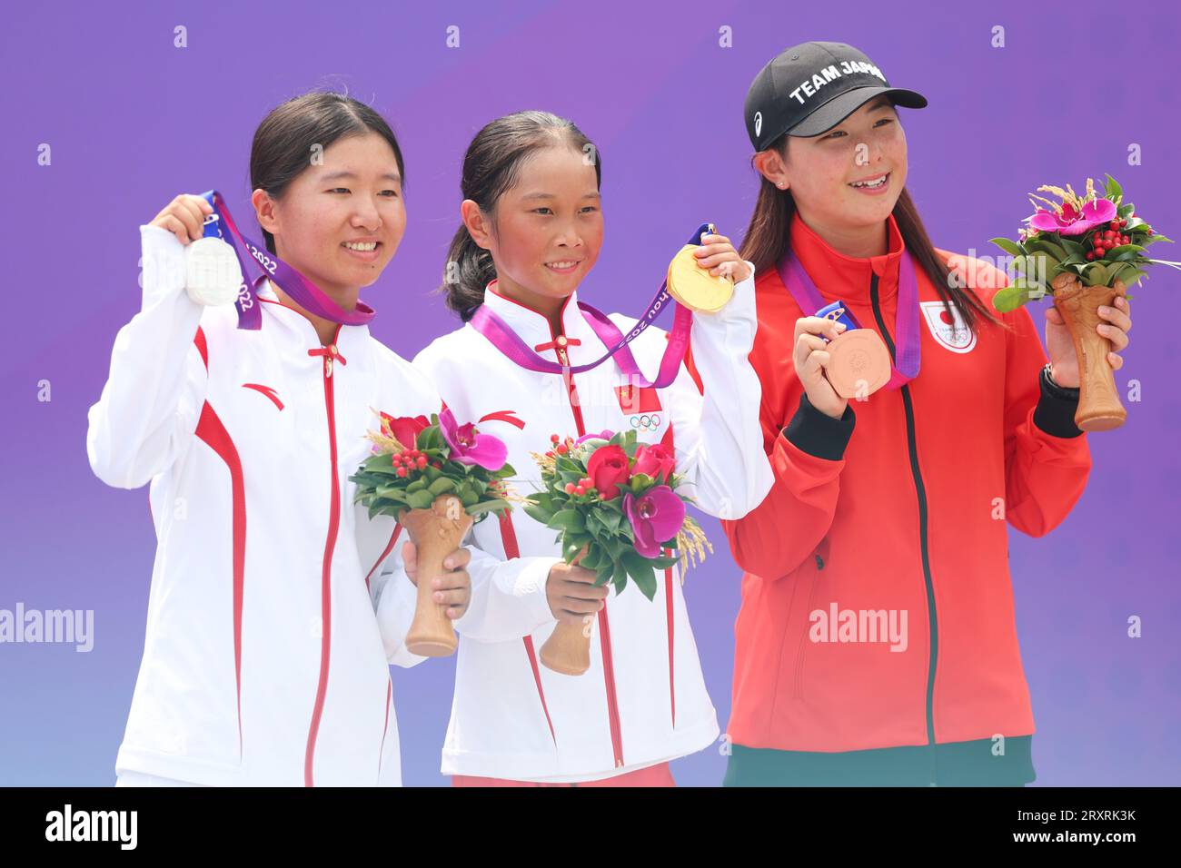 Hangzhou, China. 27th Sep, 2023. (L to R) Zeng Wenhui, Cui Chenxi (CHN ...