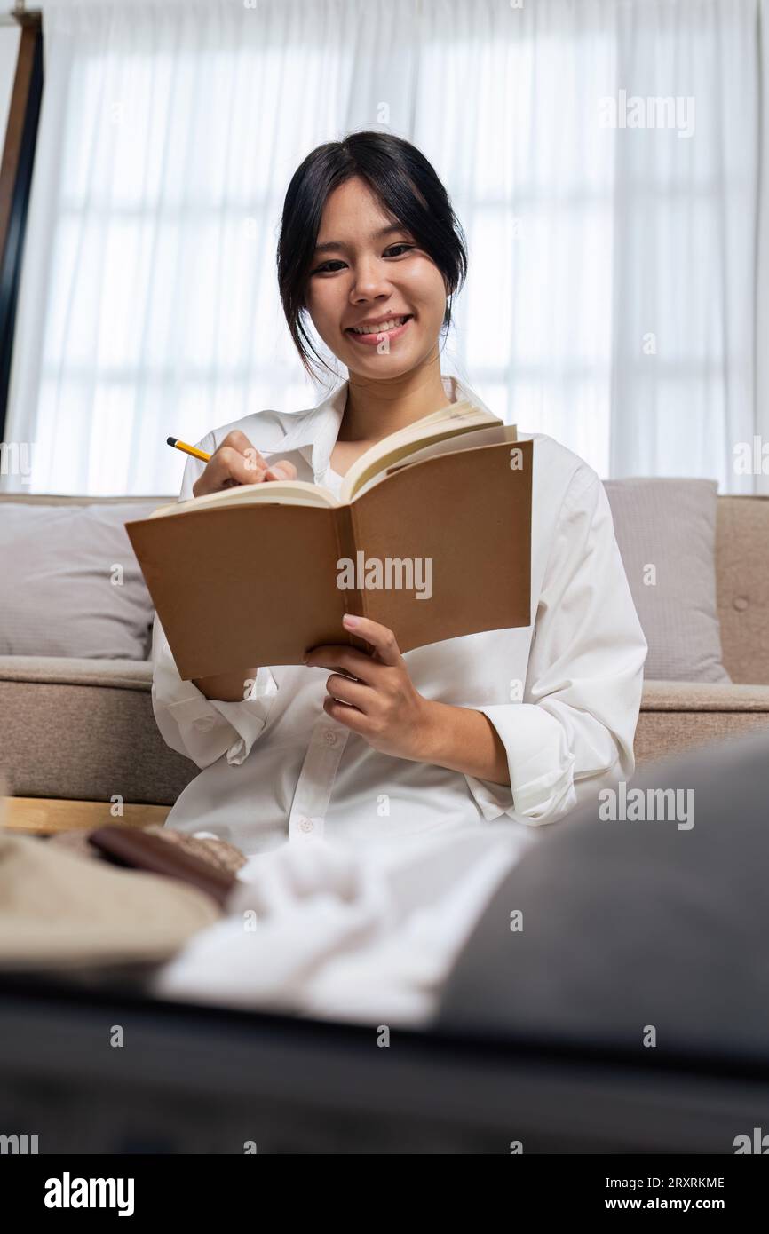 Female travel packing checklist hi-res stock photography and images - Alamy