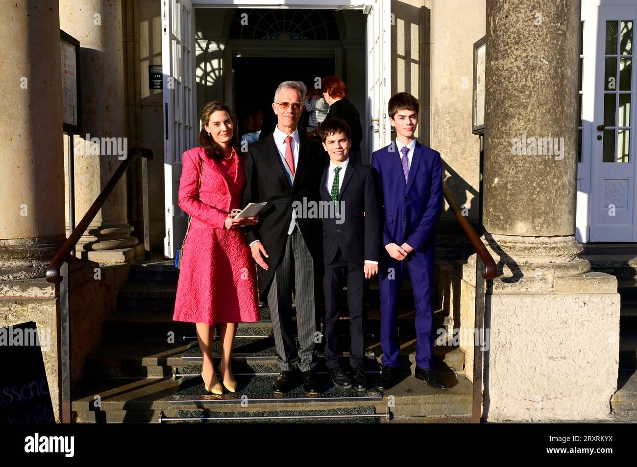 Karl August Prinz von Sachsen mit Ehefrau Anke und Söhnen Clemens Maria ...