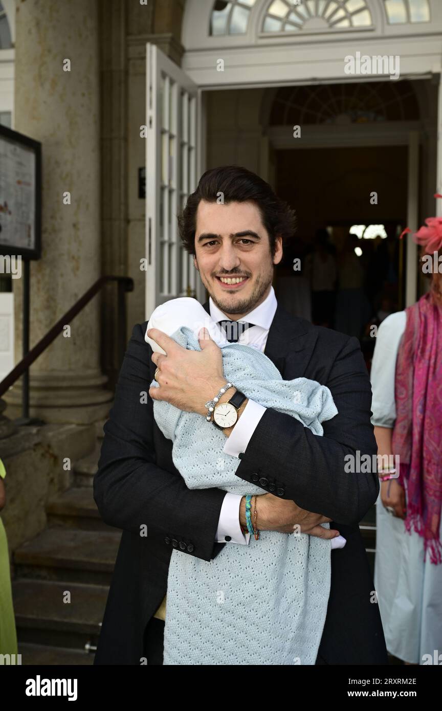 Istvan Kornis Graf von Goncz-Ruszka (István Kornis) beim Empfang ...