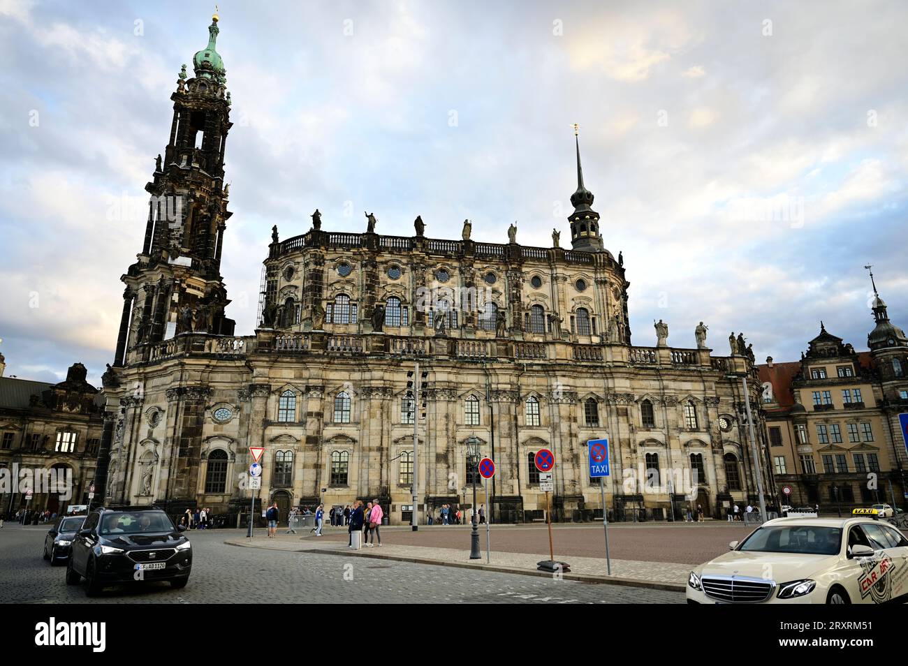 Die Hofkirche am Tag der Trauung von Maria Teresita Prinzessin von ...