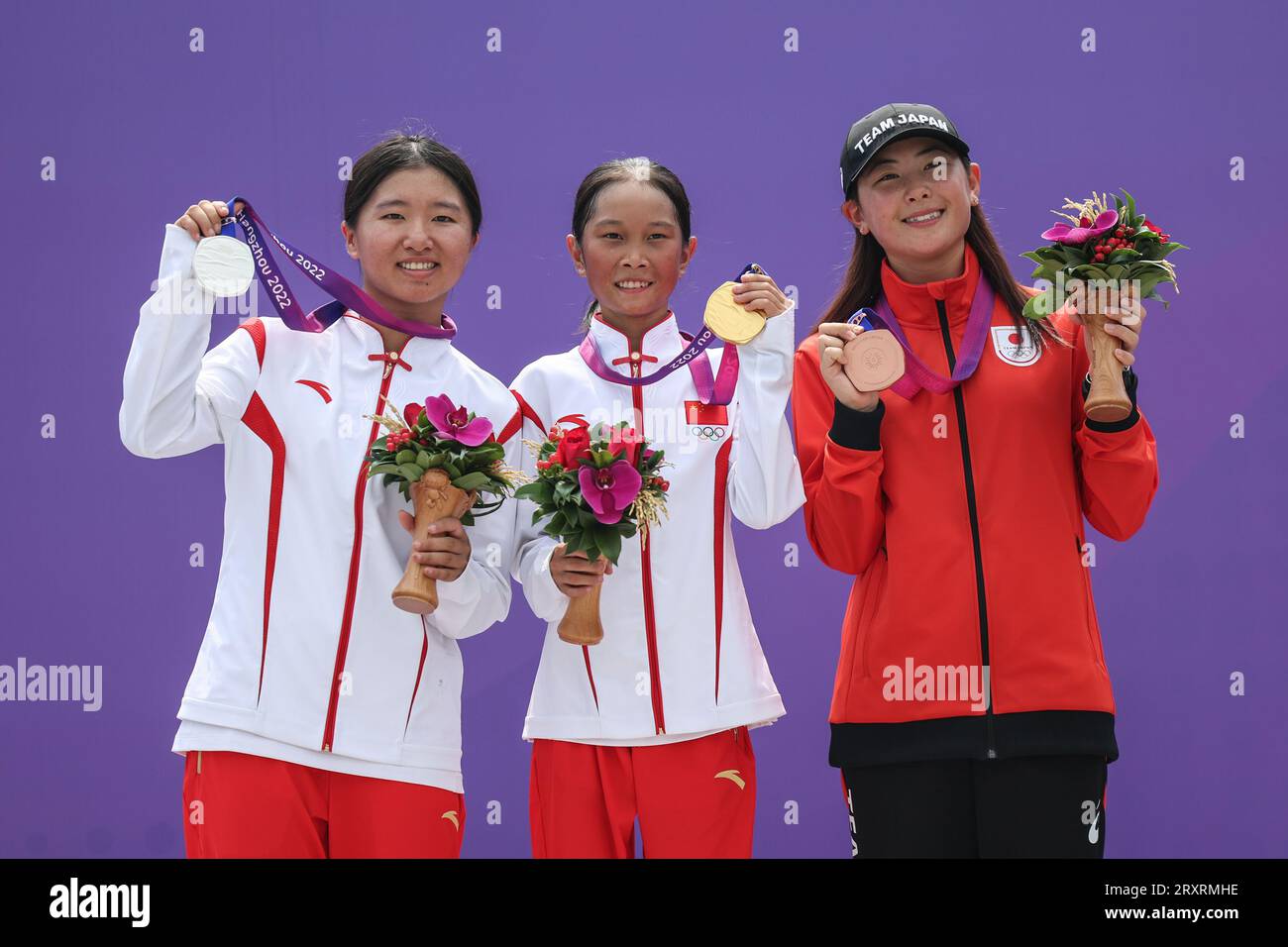Hangzhou, China's Zhejiang Province. 27th Sep, 2023. Gold medalist Cui ...