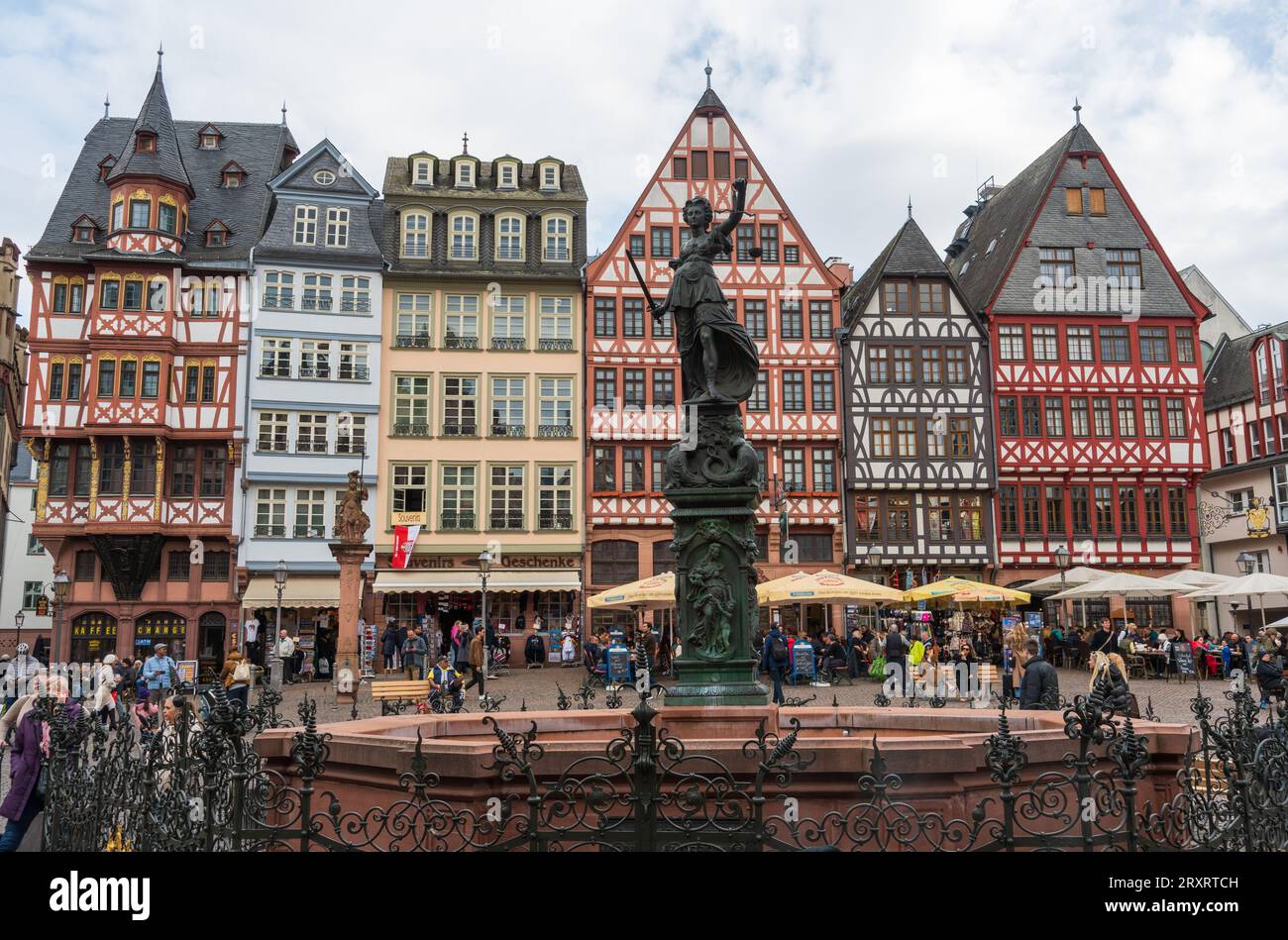 Iconic landmarks in scenic plaza hi-res stock photography and images ...