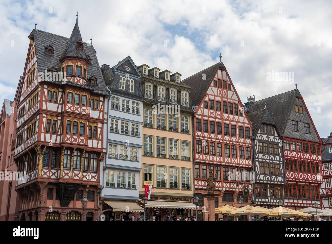 Iconic landmarks in scenic plaza hi-res stock photography and images ...