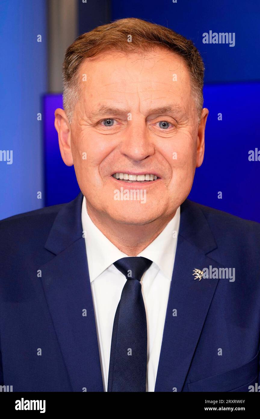 Richard Arnold in der ARD-Talkshow maischberger im Studio Berlin ...