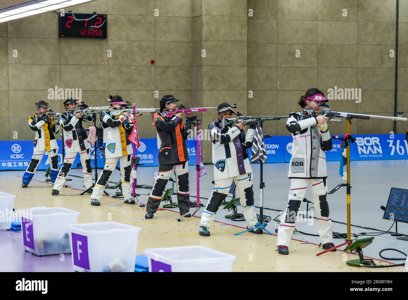 HANGZHOU, Sept. 27, 2023 (Xinhua) -- Participants compete during the ...