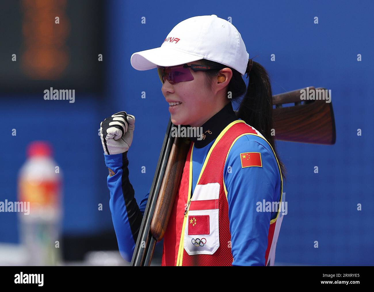 HANGZHOU, Sept. 27, 2023 (Xinhua) -- Jiang Yiting of China celebrates ...
