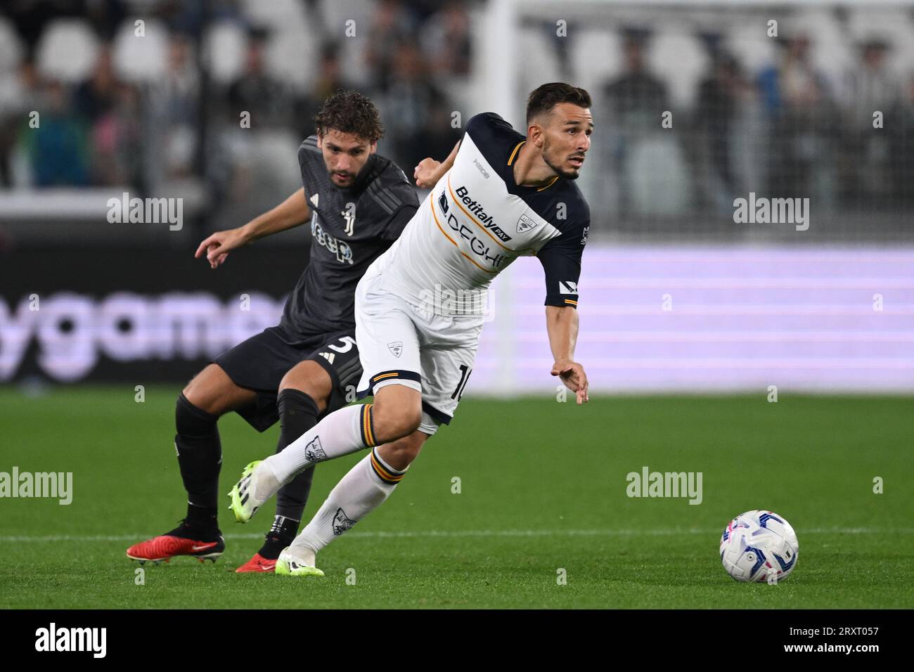 Oudin Remi (Lecce)Manuel Locatelli (Juventus) during the Italian "Serie ...