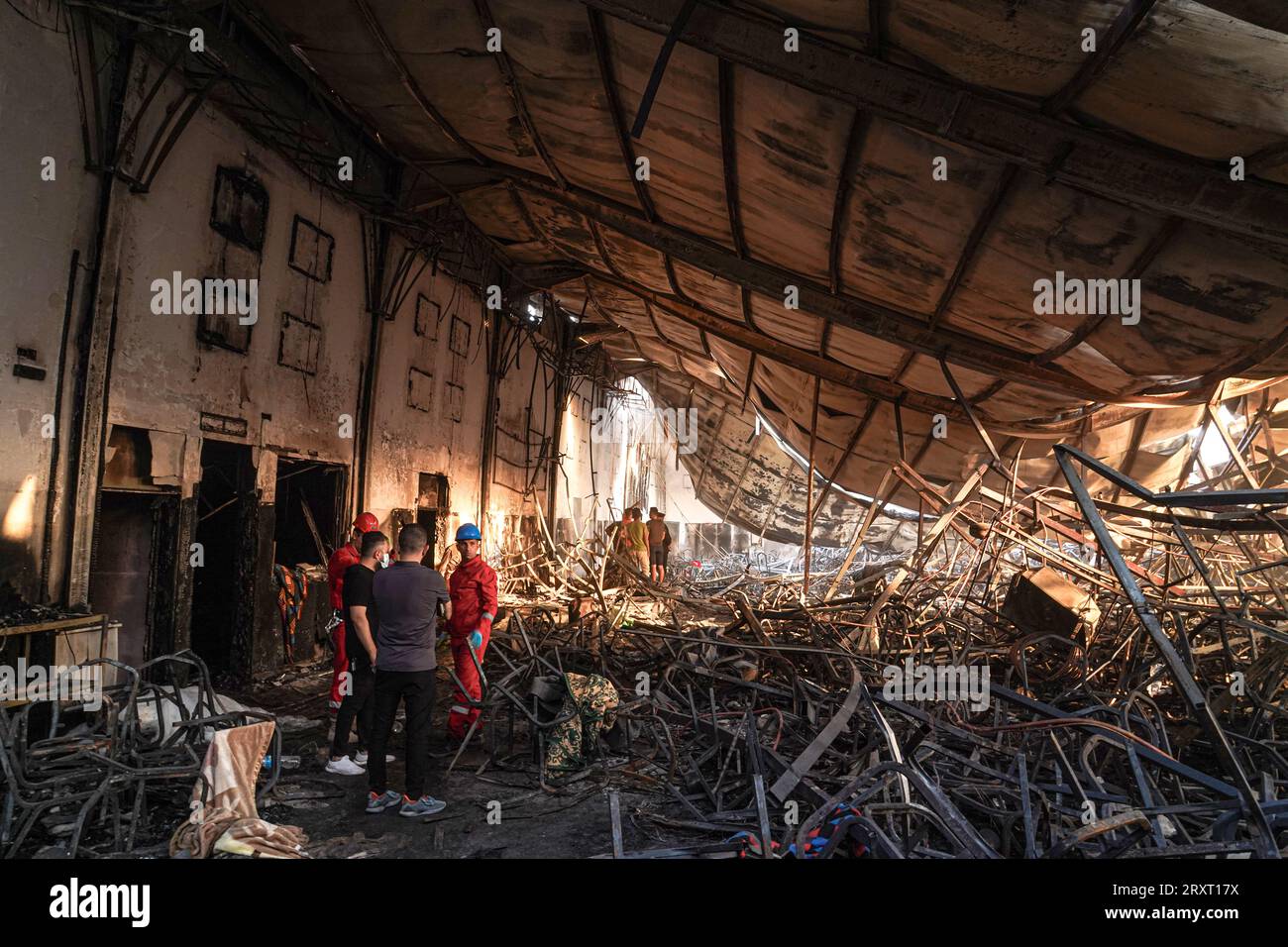 27 September 2023, Iraq, Hamdaniya: Members of the search team work at ...