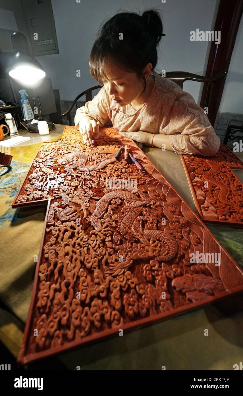 (230927) -- BEIJING, Sept. 27, 2023 (Xinhua) -- Hai Yan makes a large ...