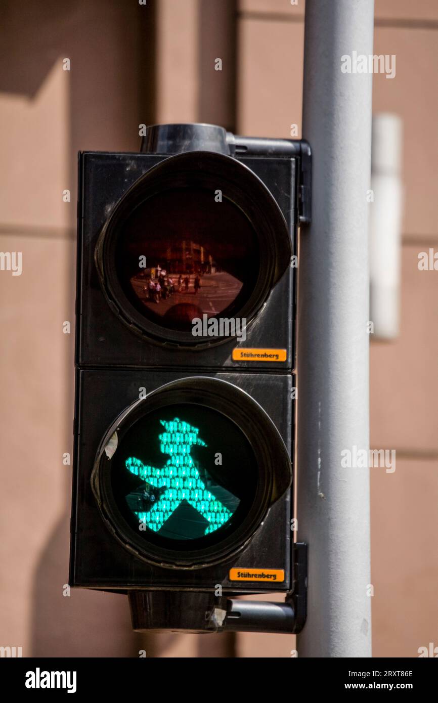 Berlin germany pedestrian light symbol hi-res stock photography and ...