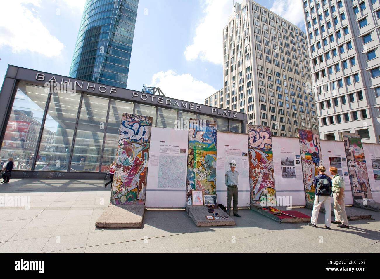 Mur de berlin potsdamer platz hi-res stock photography and images - Alamy