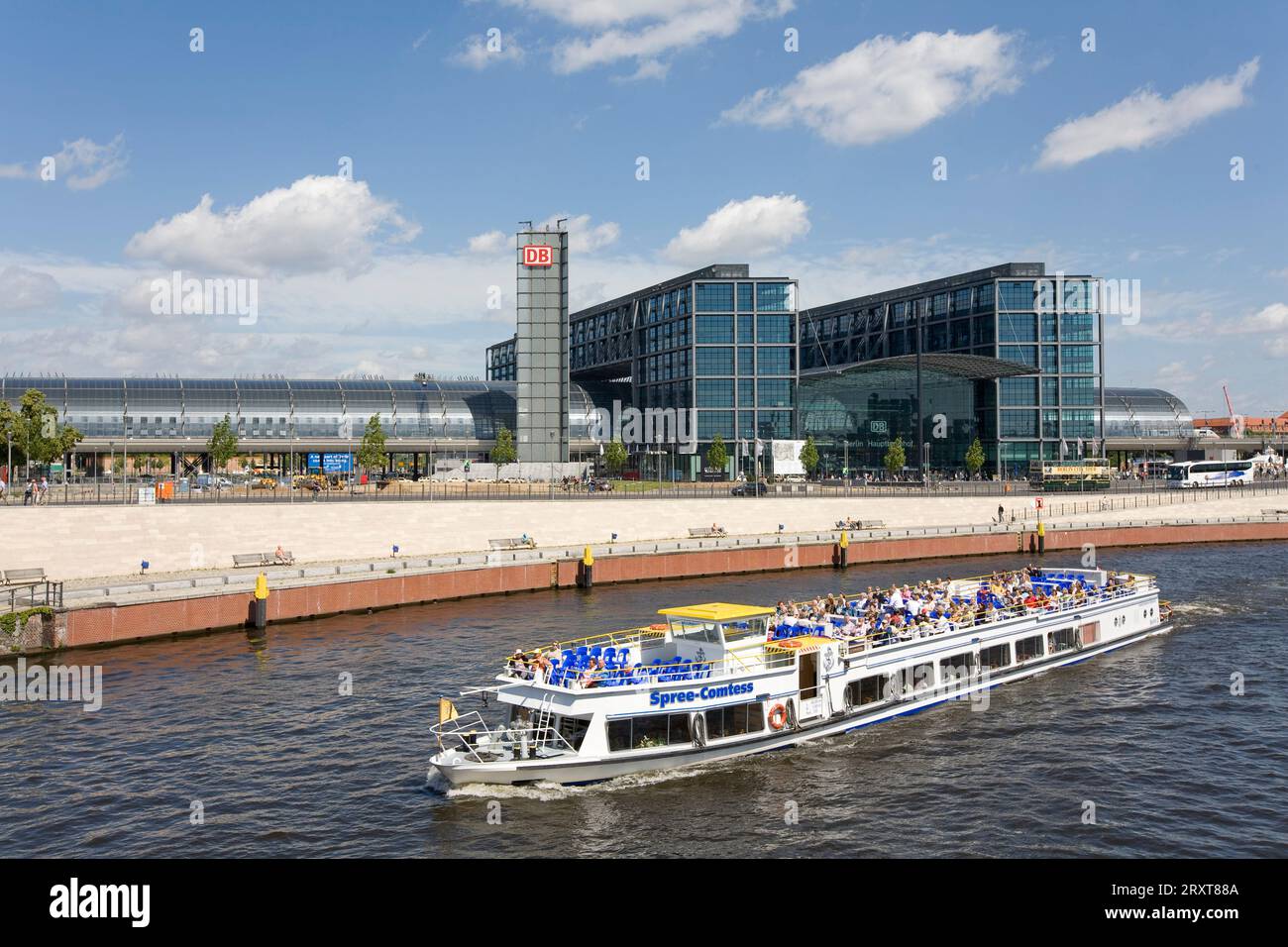 Berlin central station deutsche hi-res stock photography and images - Alamy