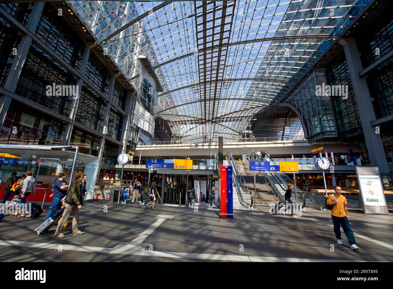 Deutsche bahn berlin hauptbahnhof hi-res stock photography and images - Alamy